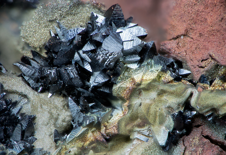 Hetaerolite: Mineral information, data and localities.