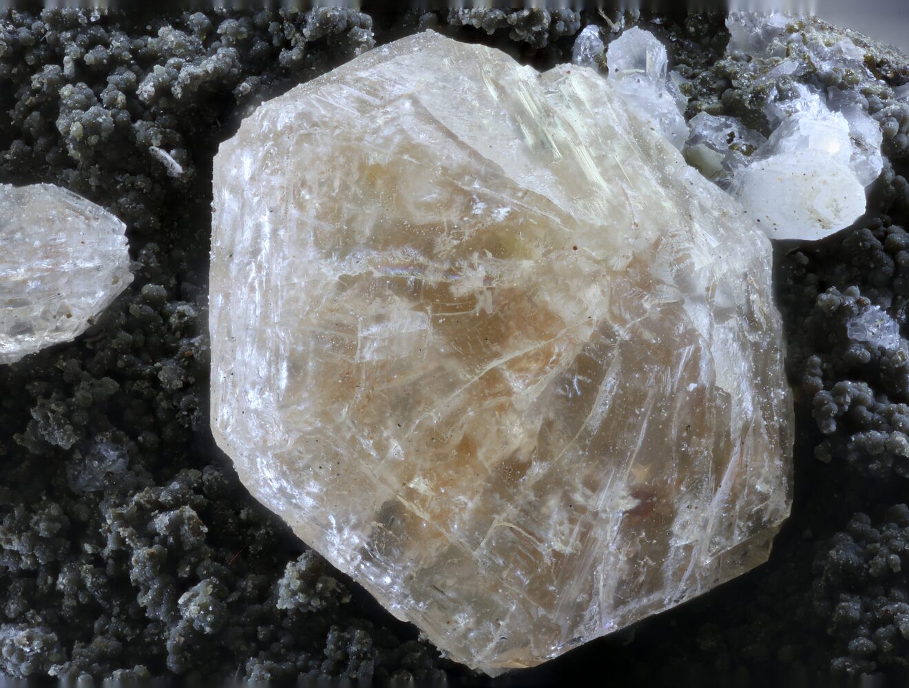 Gmelinite-Na: Mineral information, data and localities.