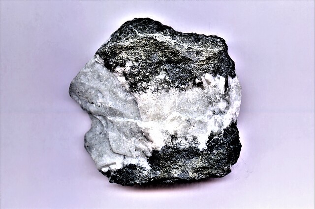 Naumannite, Aguilarite, Native Gold (Var: Electrum), Quartz