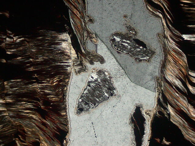 Chalcedony (Var: Binghamite), Quartz, Magnesio-riebeckite