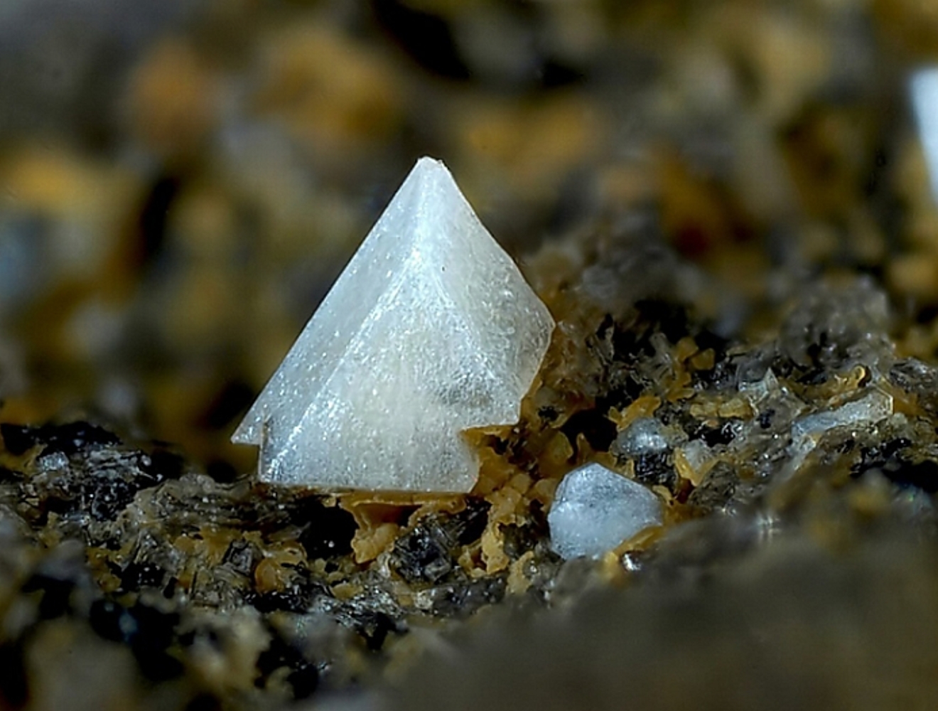 Cristobalite: Mineral information, data and localities.