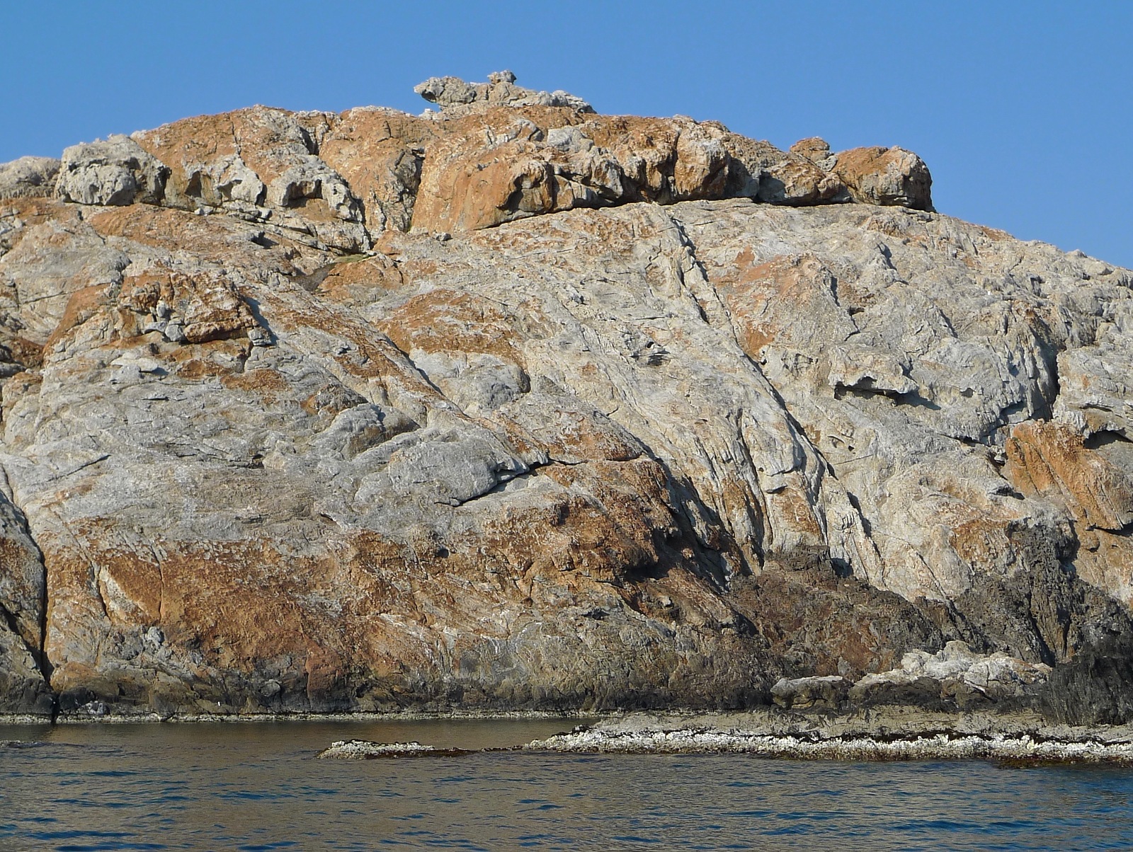 Pegmatitic peralkaline syenite, Nepheline