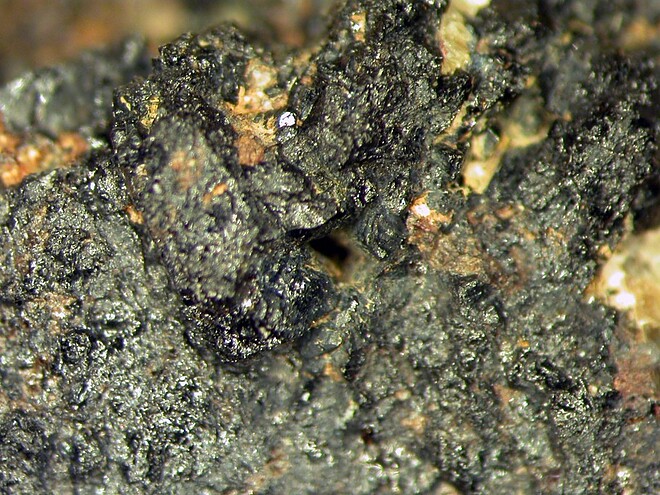 Allanite-(La): Mineral information, data and localities.