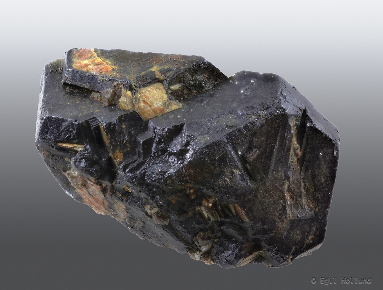Thorian Uraninite: Mineral information, data and localities.