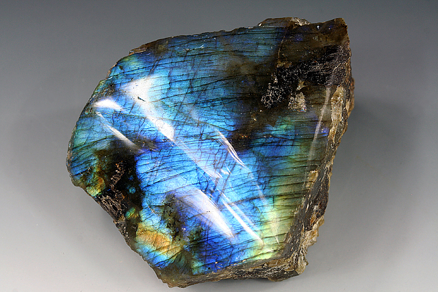 Anorthite (Var: Labradorite)
