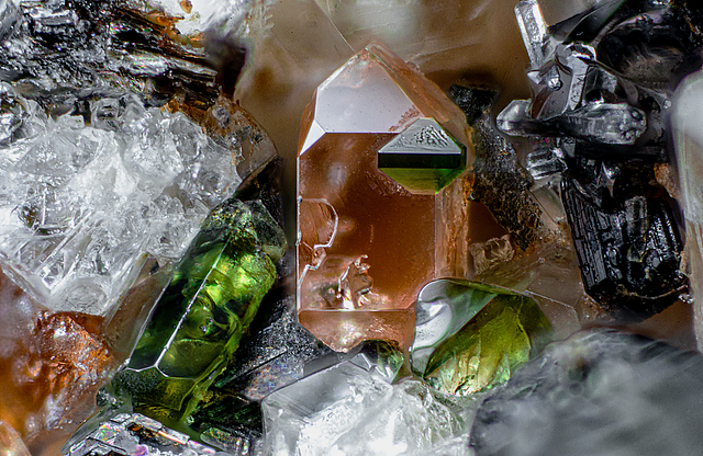 Thorite, Zircon, Diopside