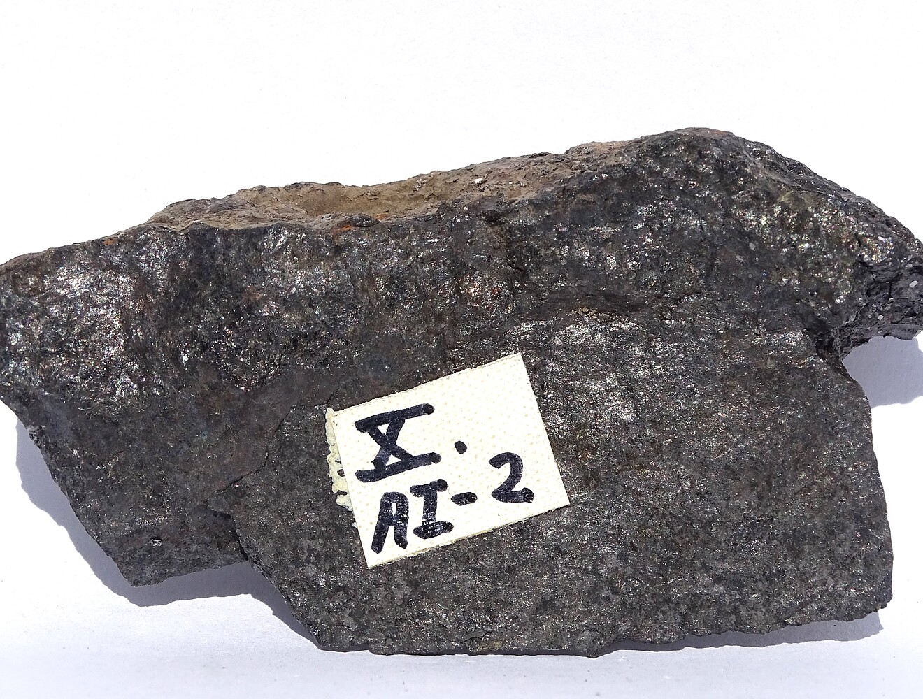 Improving Mindat.org : Specimen and label photos - same minID