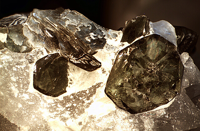 Clintonite, Calcite