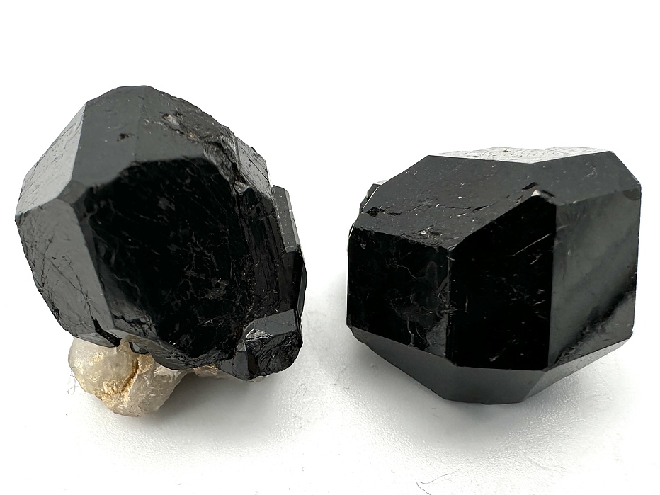 Uvite: Mineral information, data and localities.