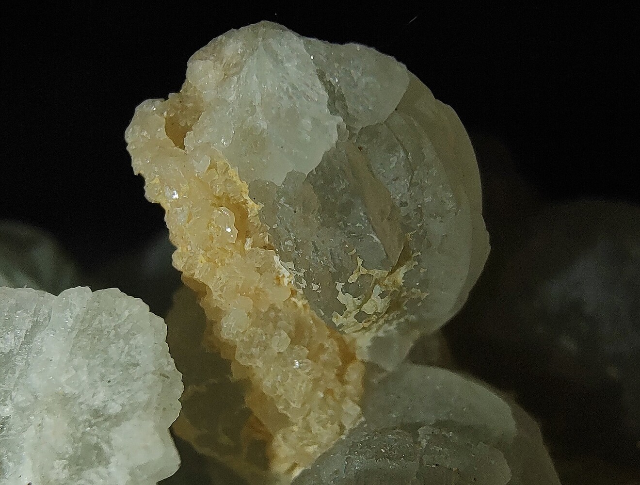 Identity Help : Mullaley prehnite associate