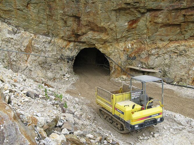 Mount Mica Quarry, Paris, Oxford County, Maine, USA