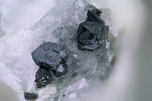 Kimzeyite, Perovskite