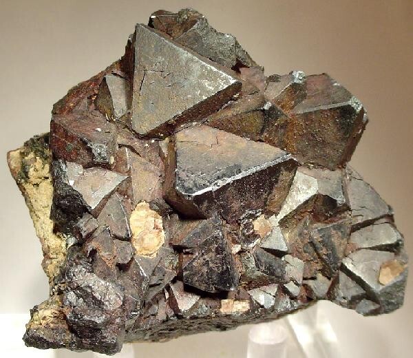 Martite: Mineral information, data and localities.