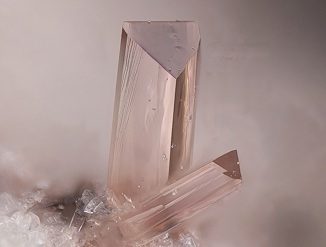 Mullite: Mineral information, data and localities.