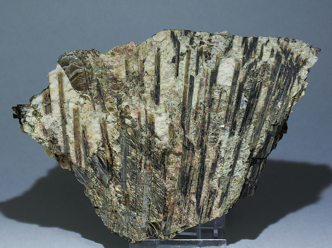 Allanite-(Ce): Mineral information, data and localities.