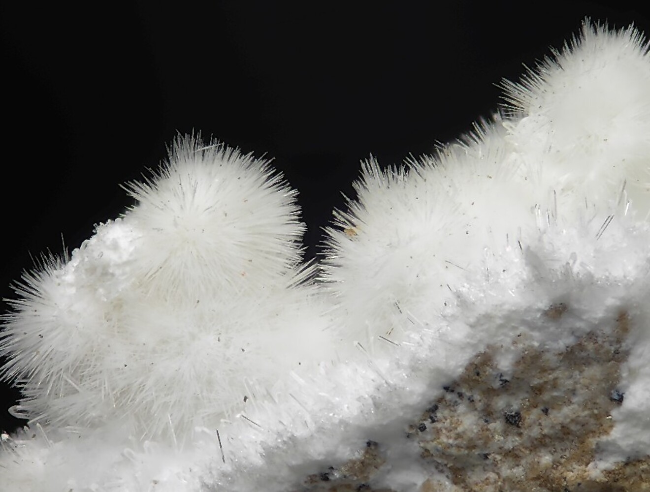 Jennite: Mineral information, data and localities.