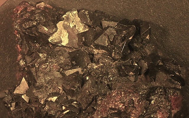 Hematite (Var: Martite)