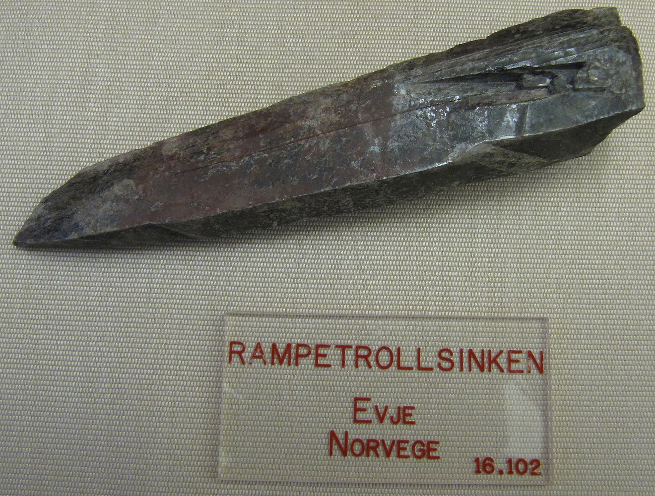 Thortveitite: Mineral information, data and localities.