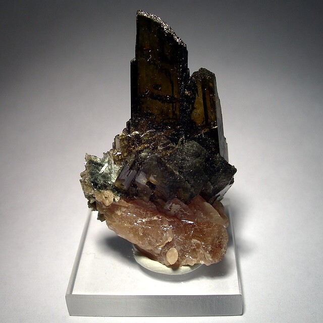 Clinozoisite, Titanite, Calcite, Actinolite