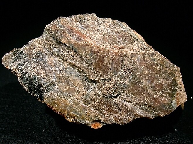 Graftonite: Mineral information, data and localities.