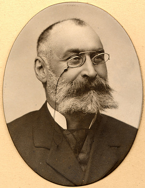 Hellandite-(Y): Mineral information, data and localities.