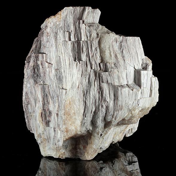 Sillimanite: Mineral information, data and localities.