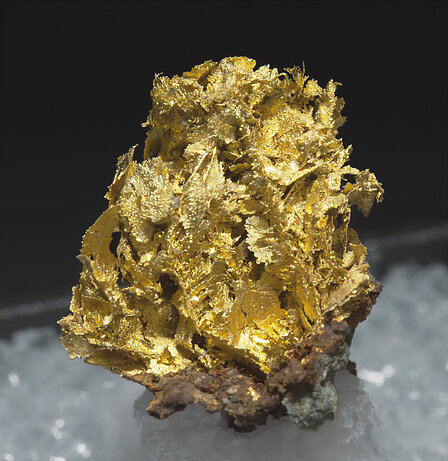 Electrum: Mineral information, data and localities.