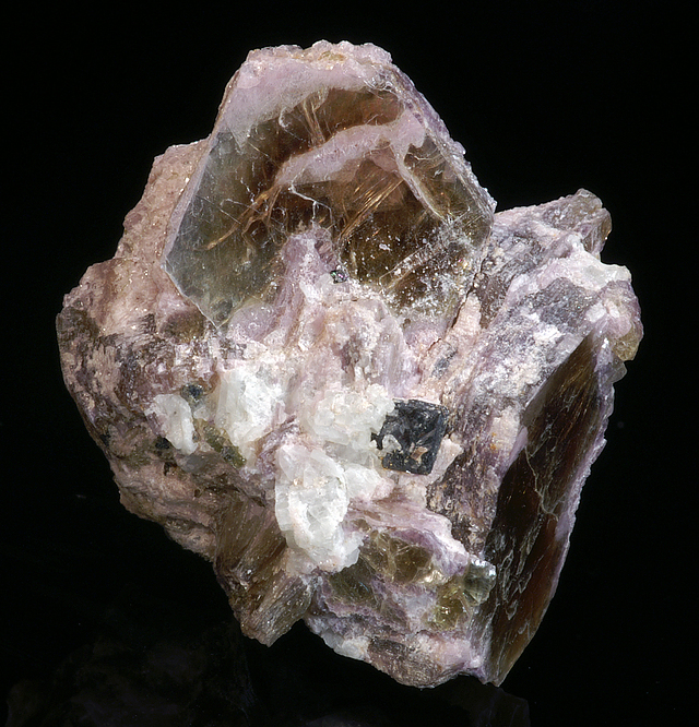 Muscovite, Muscovite (Var: Schernikite), Columbite-(Fe), Albite, Quartz ...