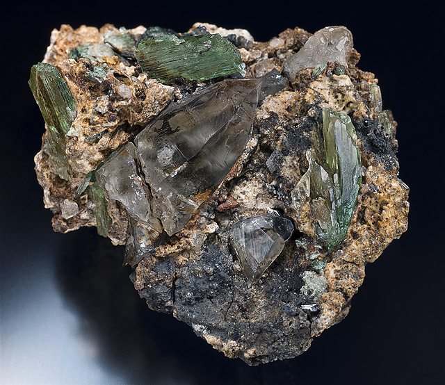 Spodumene (Var: Hiddenite), Quartz