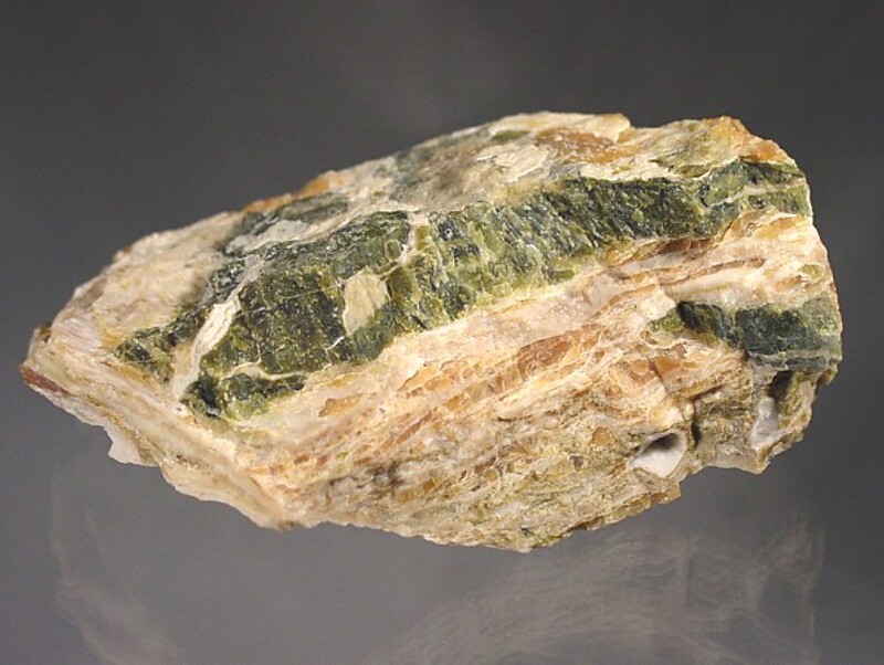 1.6 mm green Lizardite crystal. Collection Domenico Preite photo Matteo ...