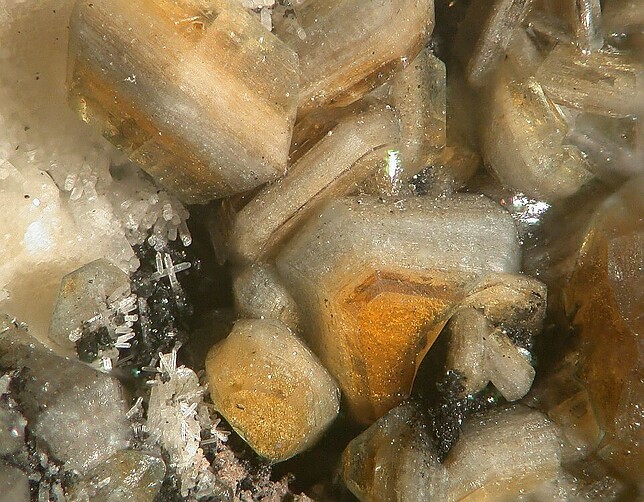 Quintinite: Mineral information, data and localities.