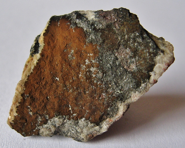 Berzelianite, Clausthalite, Calcite
