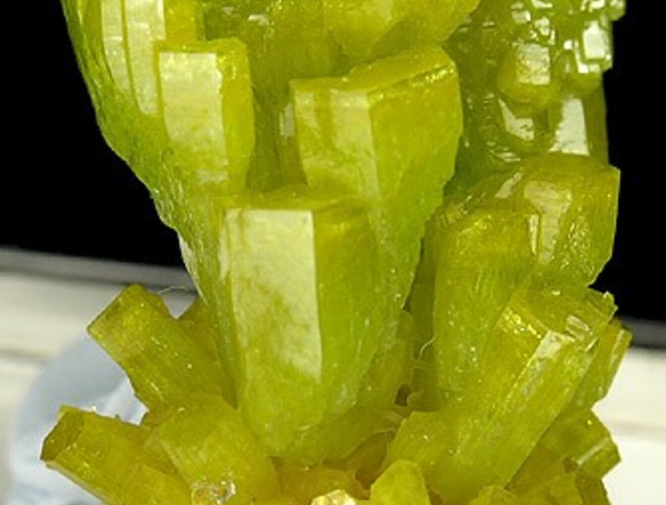 Pyromorphite: Mineral information, data and localities.