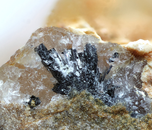 Mannardite: Mineral information, data and localities.