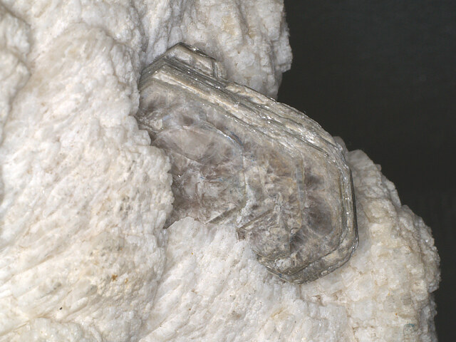 Muscovite, Albite