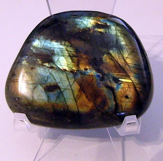 Anorthite (Var: Labradorite)