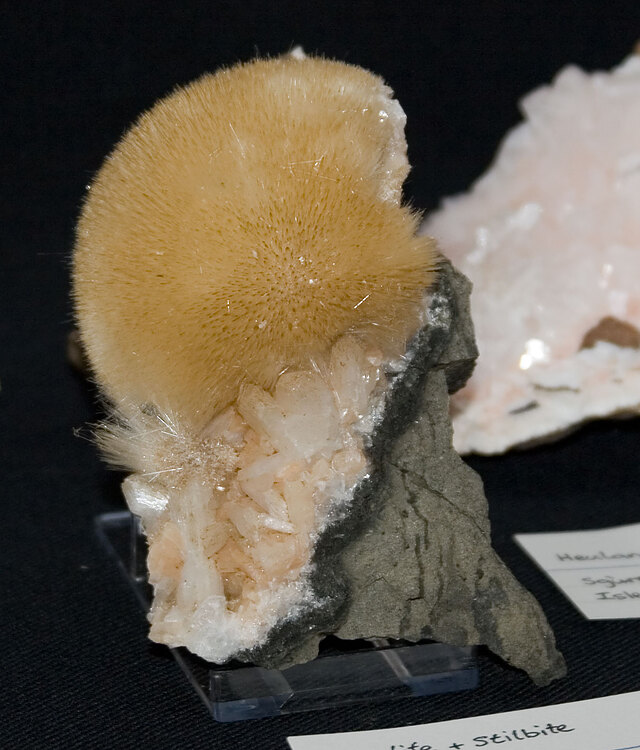 Mesolite, Stilbite Subgroup