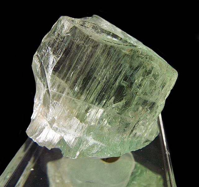 Spodumene (Var: Hiddenite)