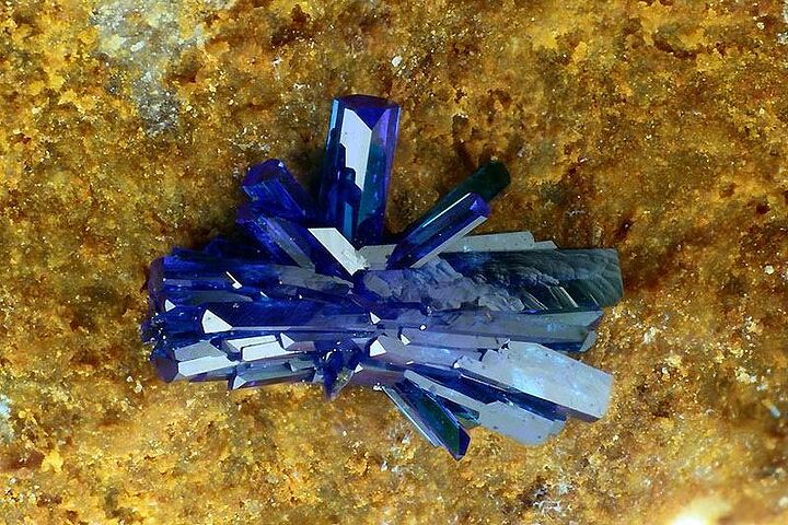 Linarite: Mineral information, data and localities.