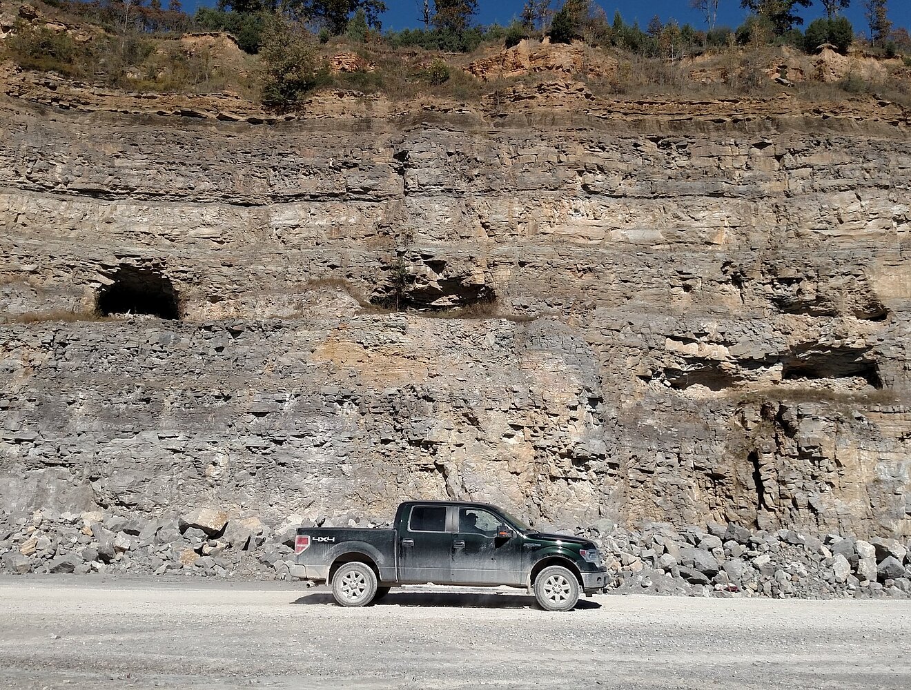 Cave-in-Rock Mining Sub-District, Hardin County, Illinois, USA