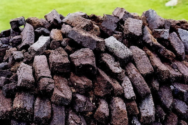 Peat: Mineral information, data and localities.