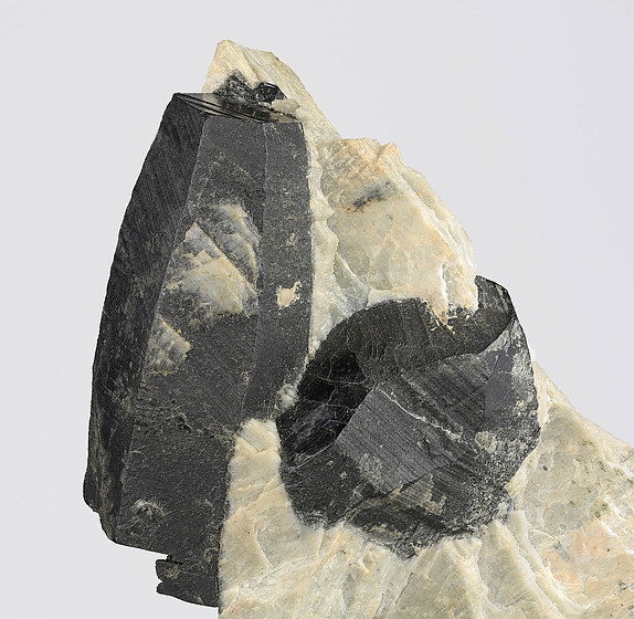Annite: Mineral information, data and localities.