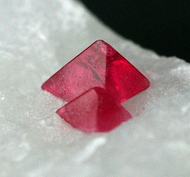 Spinel, Marble