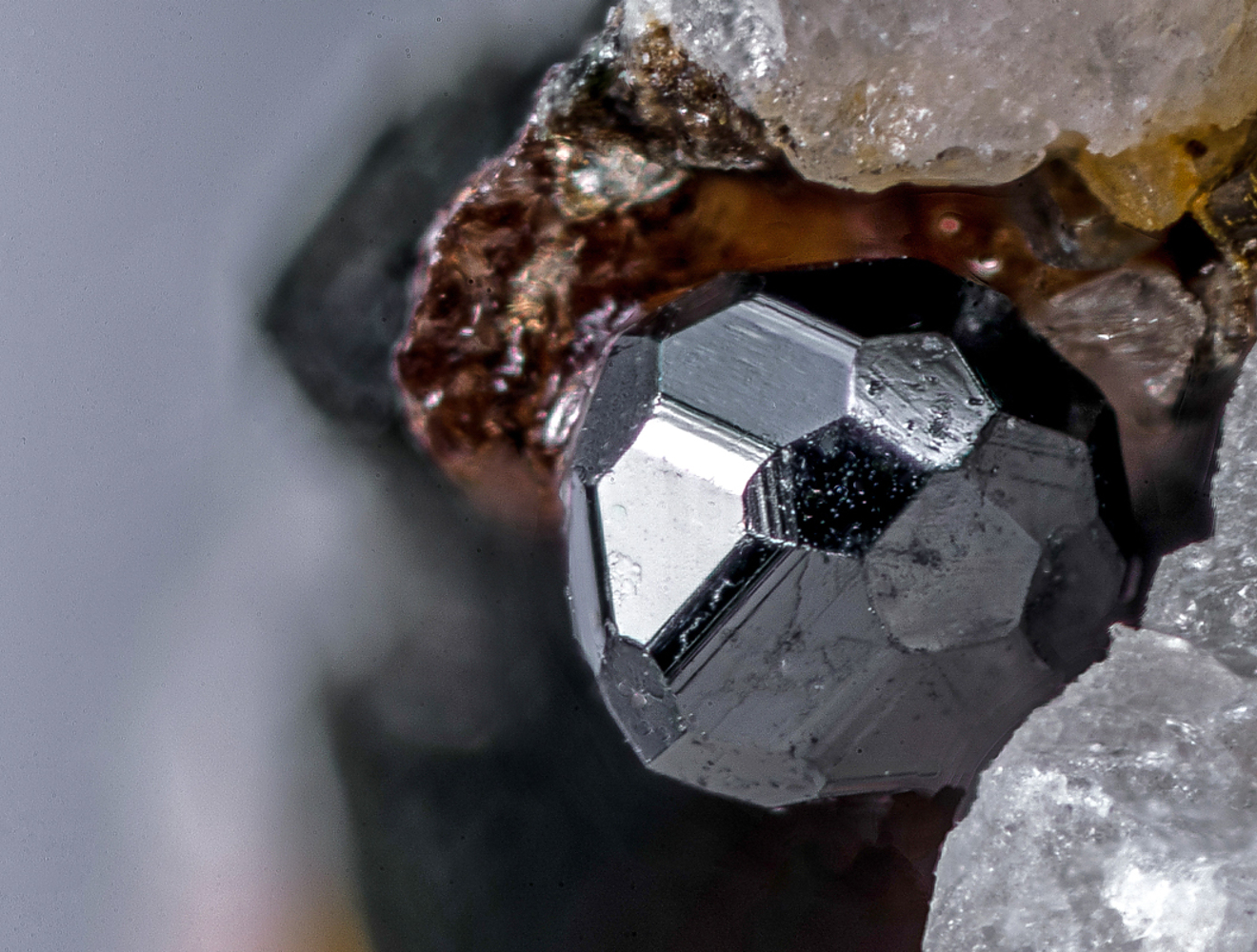 Magnetite: Mineral information, data and localities.