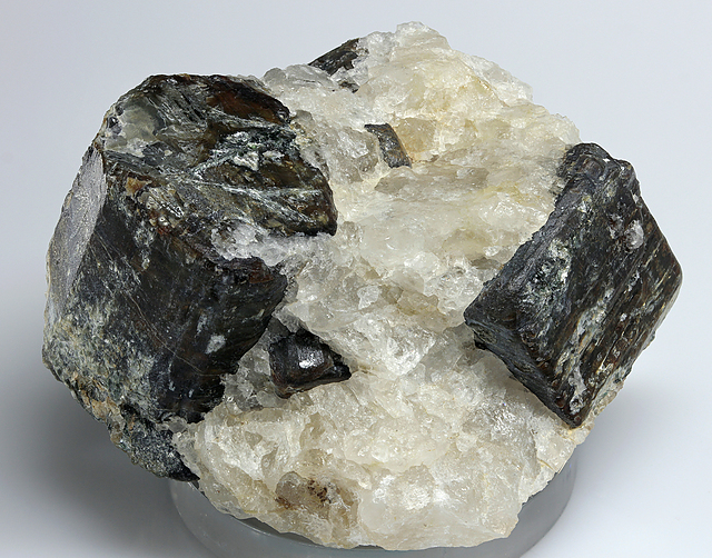 Cordierite, Quartz