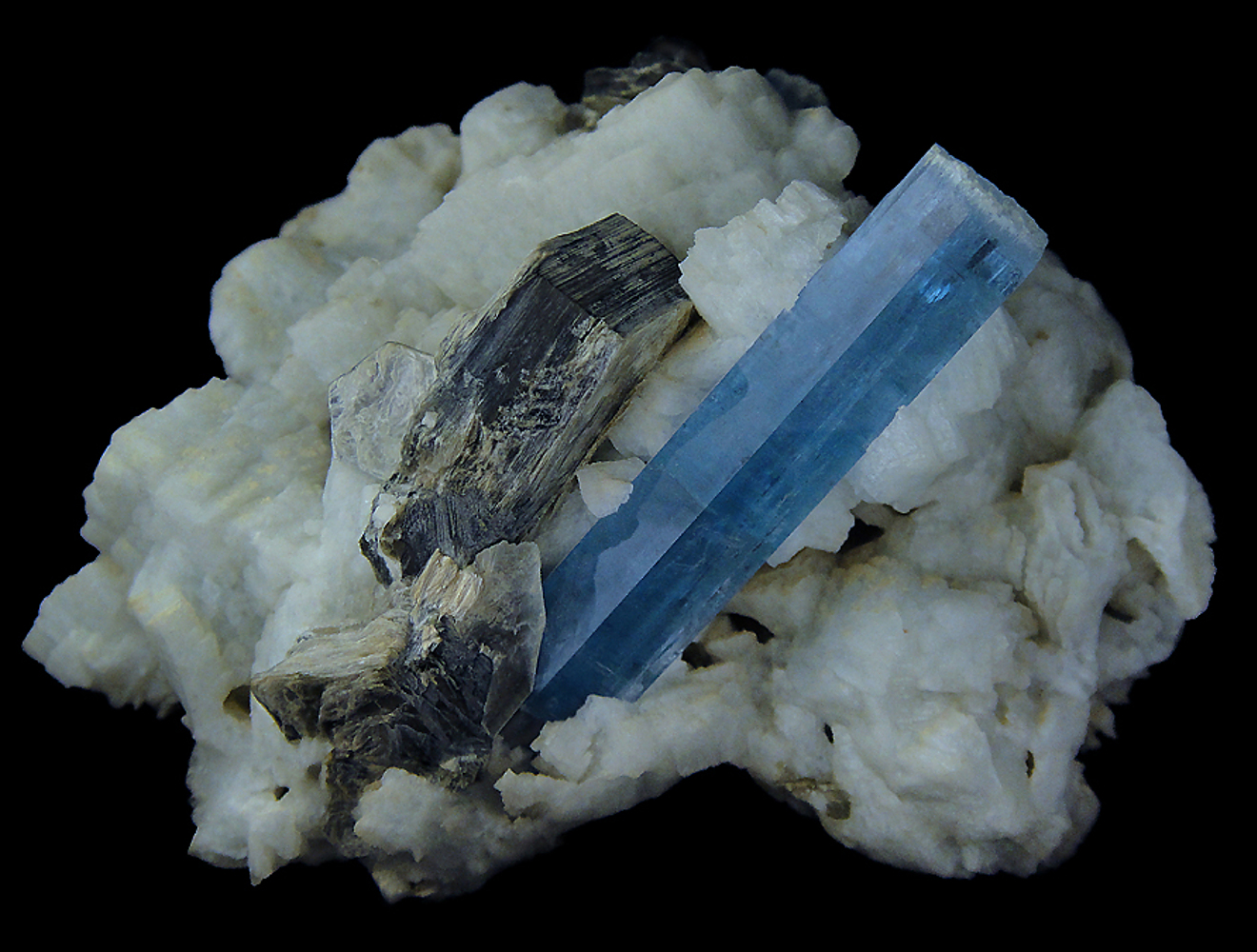Blue Beryl (Maxixe): Mineral information, data and localities.