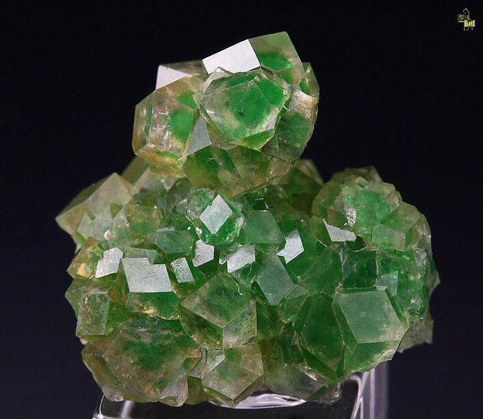 Grossular: Mineral information, data and localities.