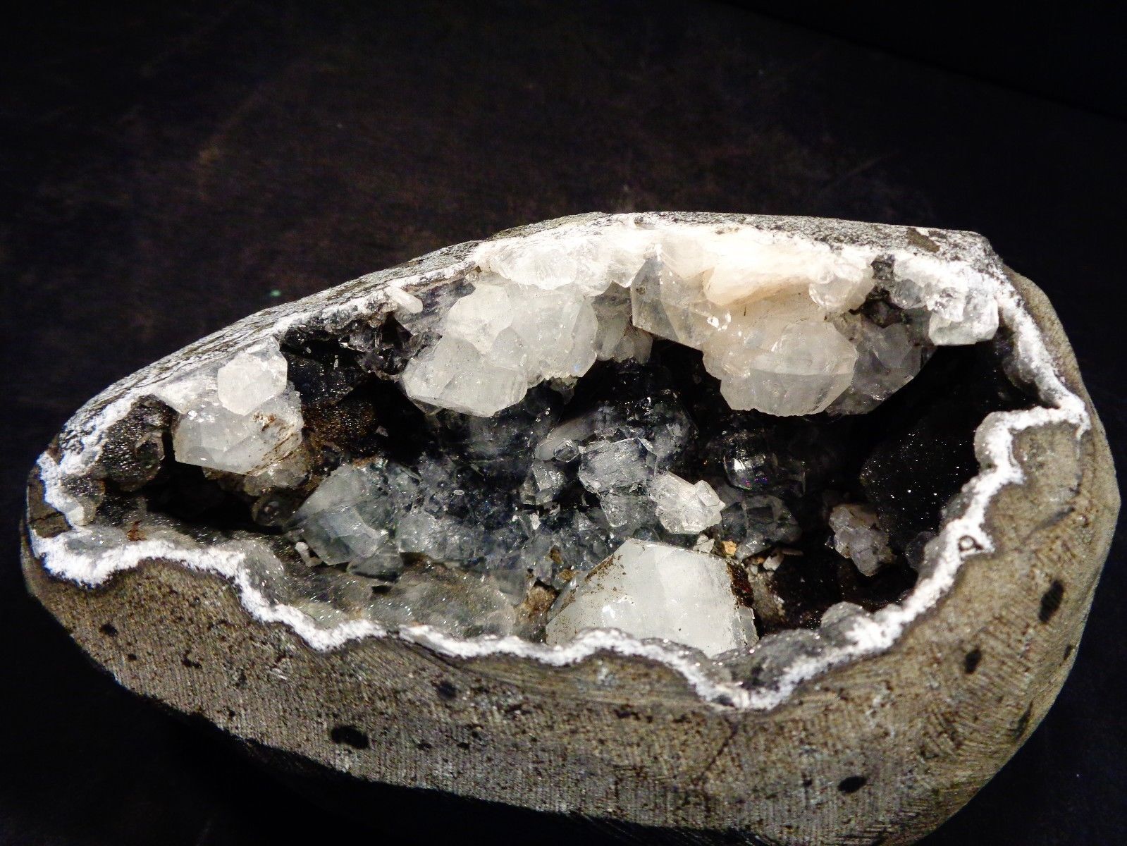 Fakes & Frauds : Possible Man Made Geodes (listed as HEULANDITE GEODE)