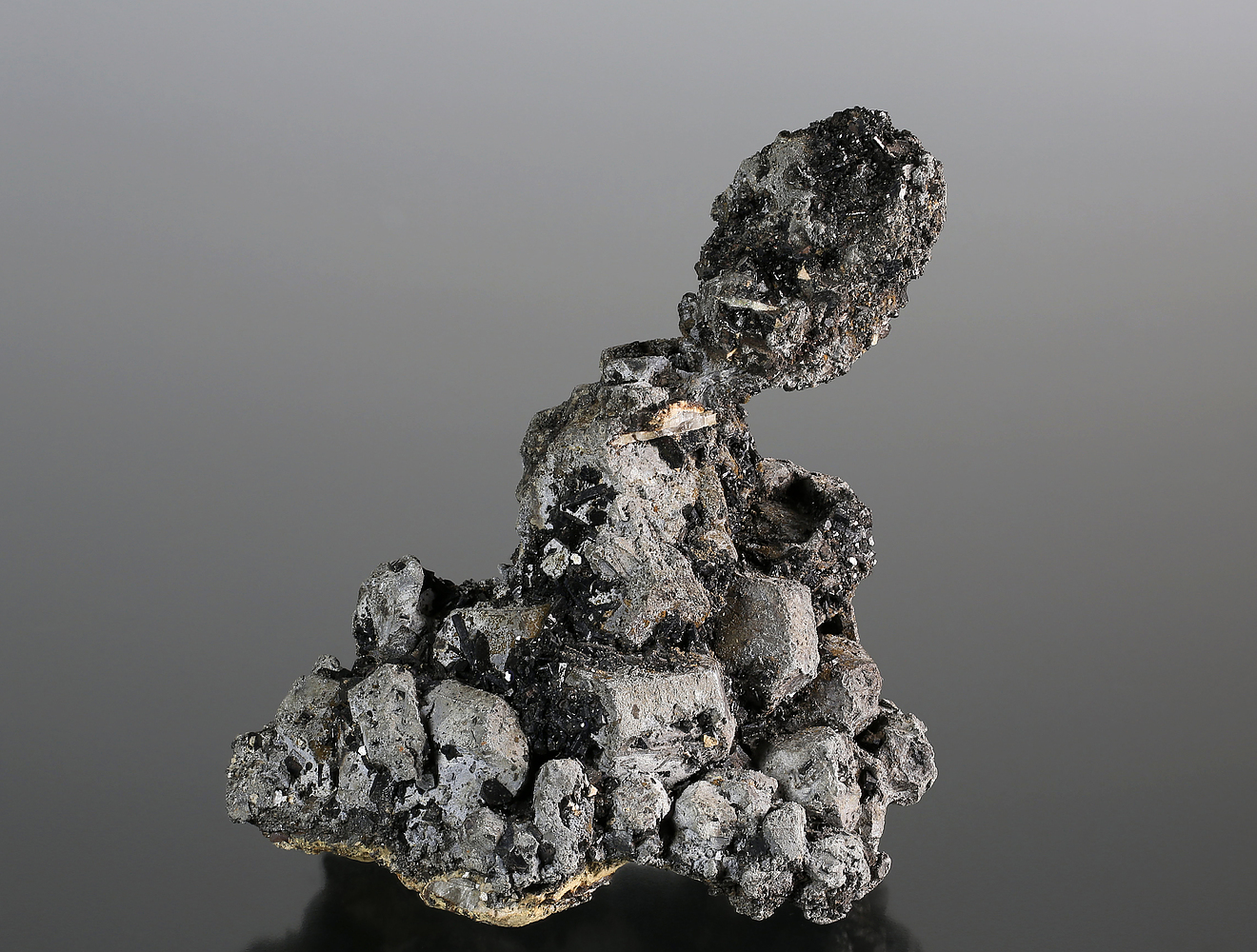 Native Lead: Mineral information, data and localities.