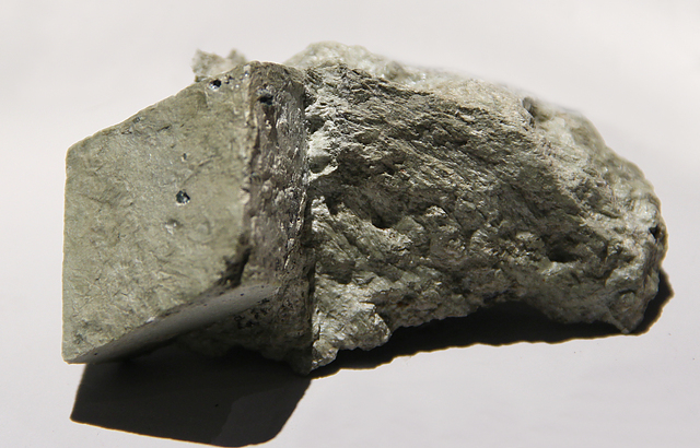 Antigorite, Dolomite